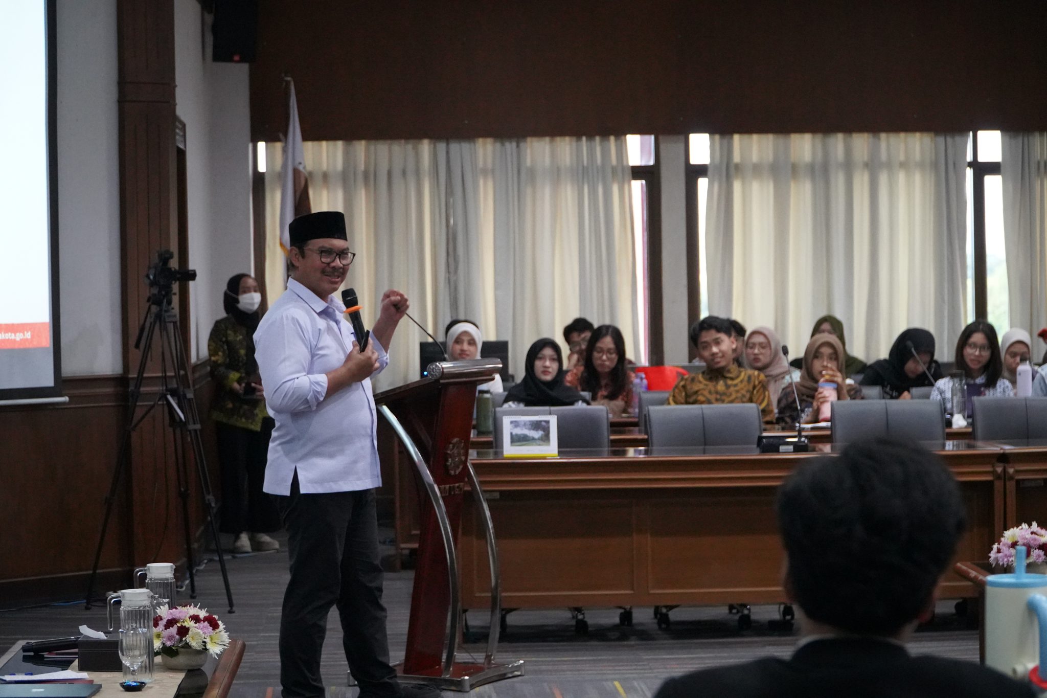 MBA FEB UGM Holds Executive Series 4: “Sustainable Leadership in Public ...